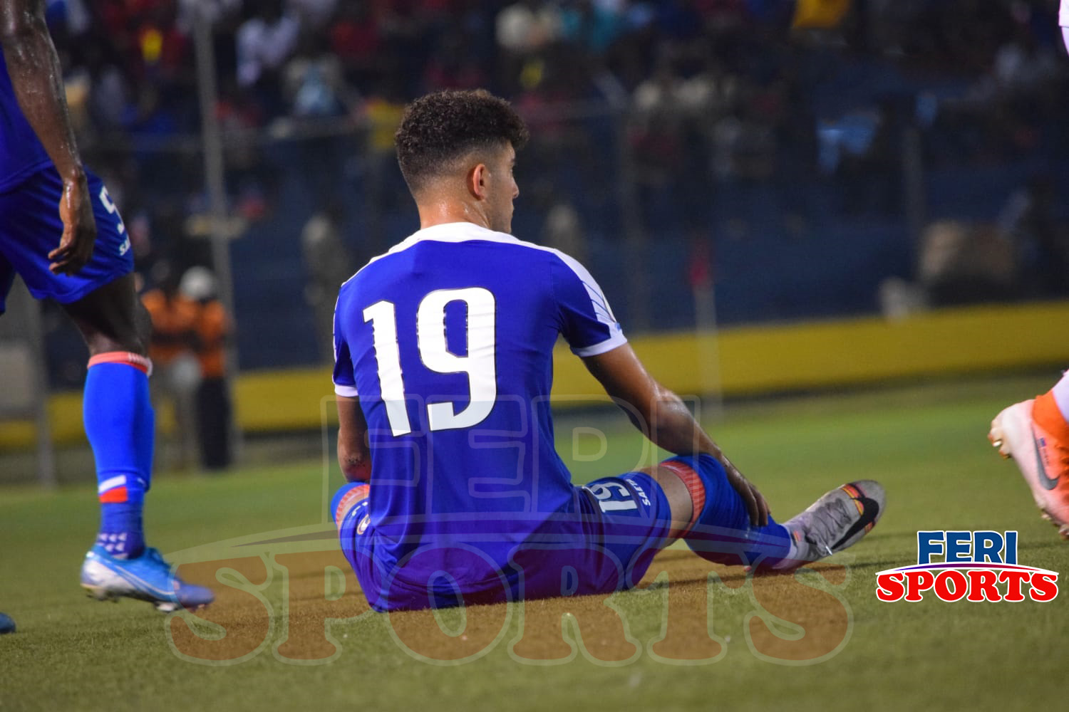 Foot - MLS: Blessé au pied gauche, le milieu international haïtien ...
